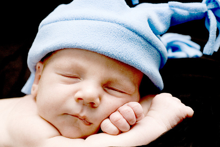 Bebé dormido - Bebé feliz